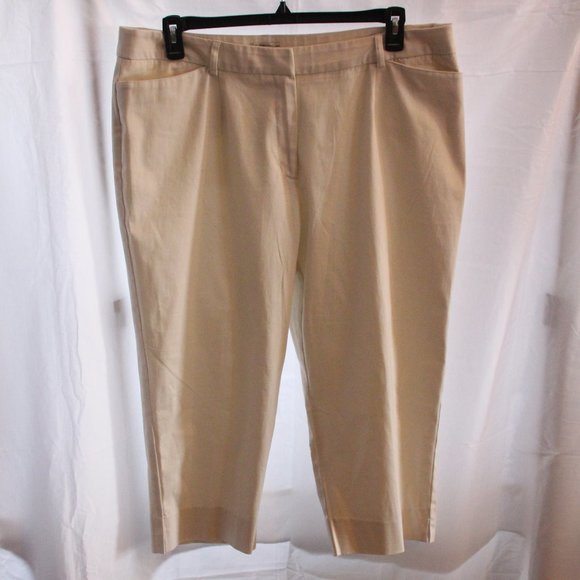 St. John's Bay | Pants & Jumpsuits | Cream Capris | Poshmark